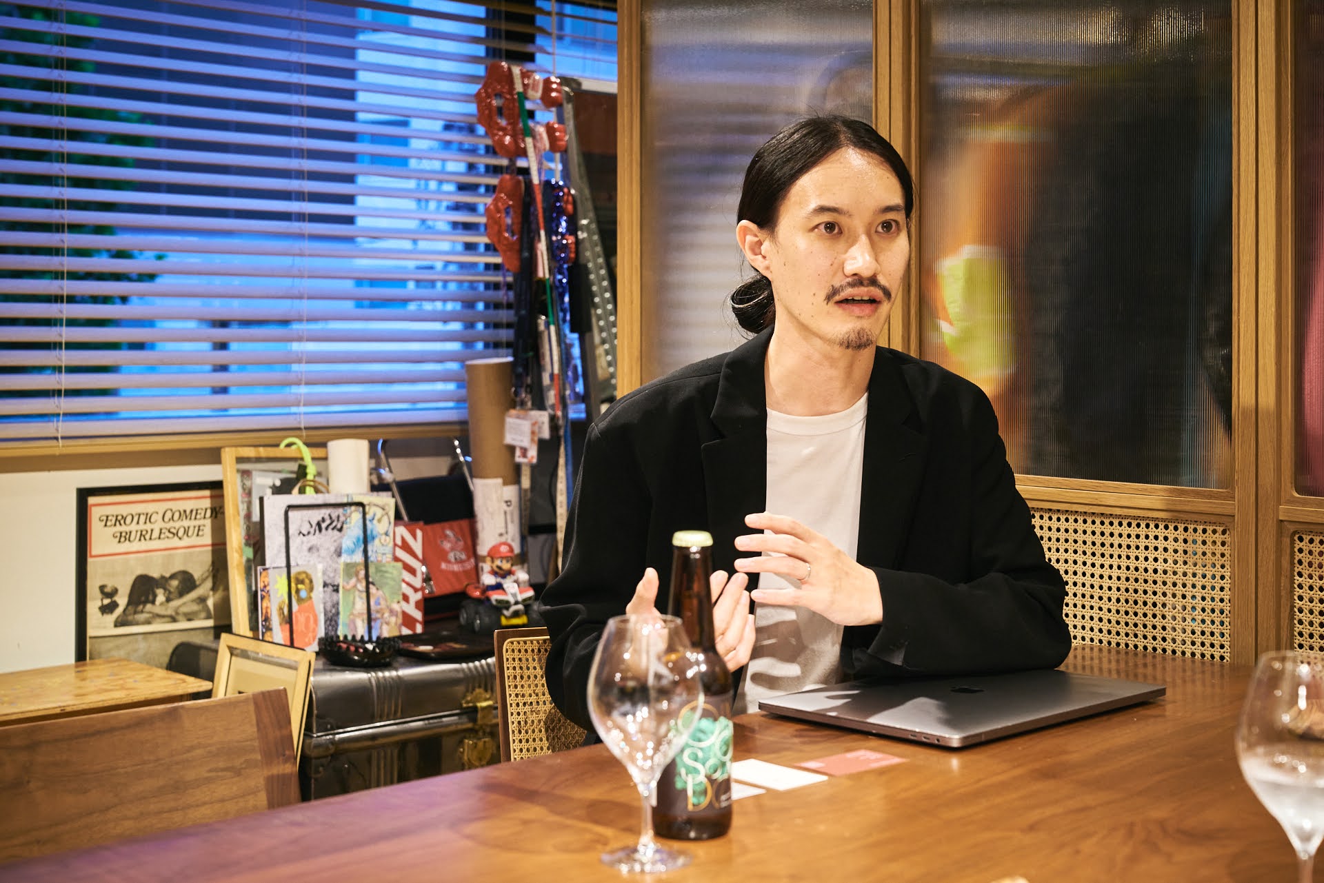 森で木を折ったときの香りを、そのままソーダに。「QINO SODA」は“木の使いみち”を拡張し、山と水をつなぐ | DIG THE TEA