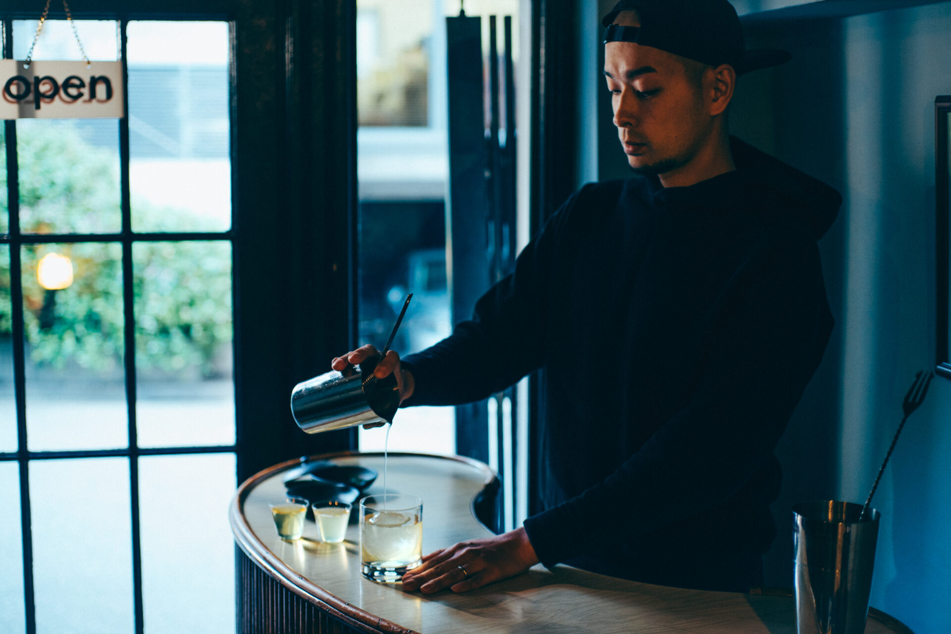 茶×酒で無限に広がる、カクテルの可能性。ミクソロジストが切り拓く“茶酒”の境地 | DIG THE TEA